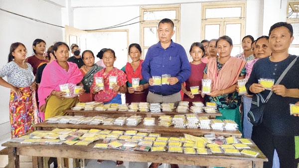 DC Thoubal launches ‘Yenning Candles’ made by relief camp inmates - The ...