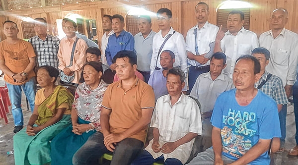 10 rescued Koms handed over to Kom Union - The Sangai Express - Largest Circulated NewsPaper in ...