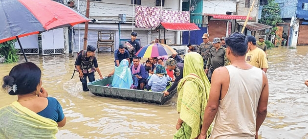 Integrating GIS and sensor-based Early Warning Systems for flood ...