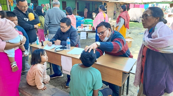 DM College Alumni reach out to IDPs - The Sangai Express - Largest ...
